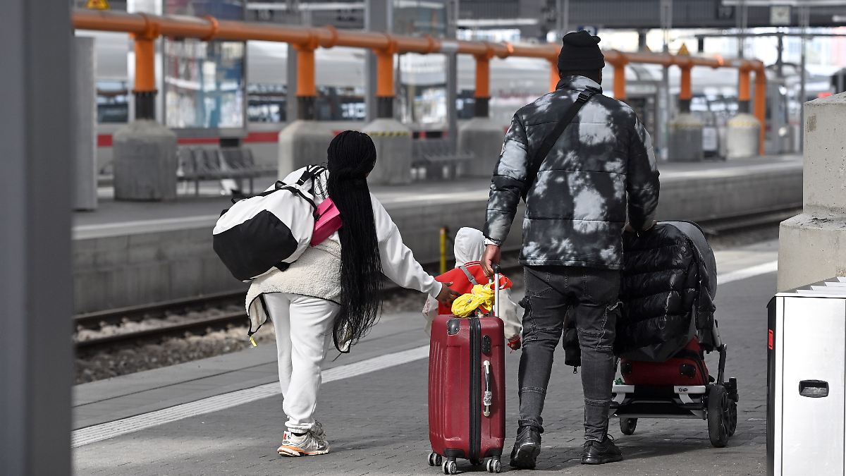 Raus aus Deutschland?: "Für viele wäre es der Tag, an dem die AfD an ...