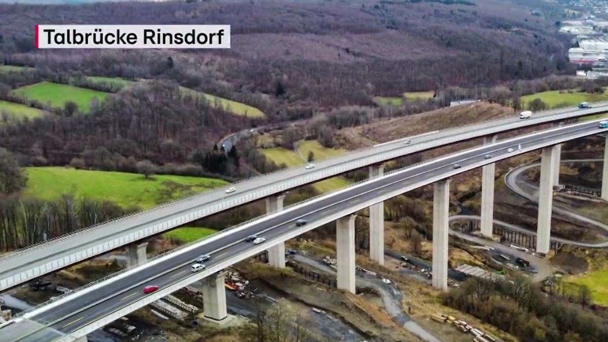 Zeitraffer zeigt das Unglaubliche: 40.000-Tonnen-Autobahnbrücke setzt sich in Bewegung - n-tv.de