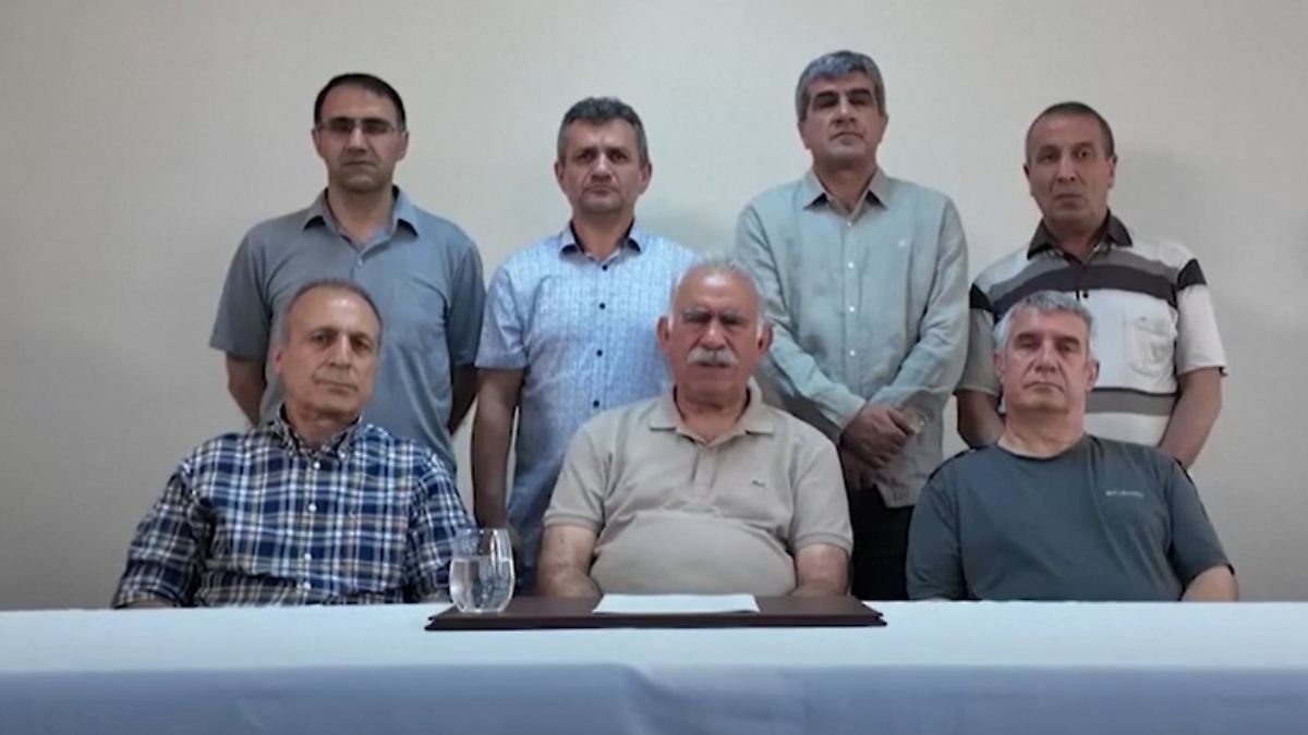 Videobotschaft aus der Haft: PKK-Gründer spricht erstmals seit 1999 zu Anhängern - n-tv.de