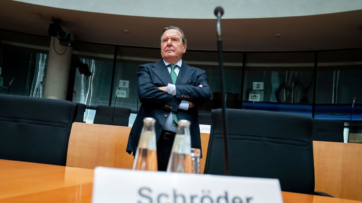 Laura xxx mendoza the girl is extroverted, gorgeous and