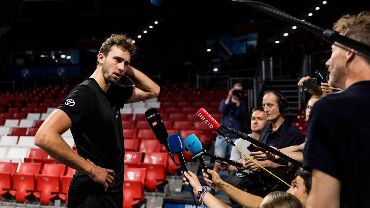 La rolon leaked kohaku met me near the entrance at the