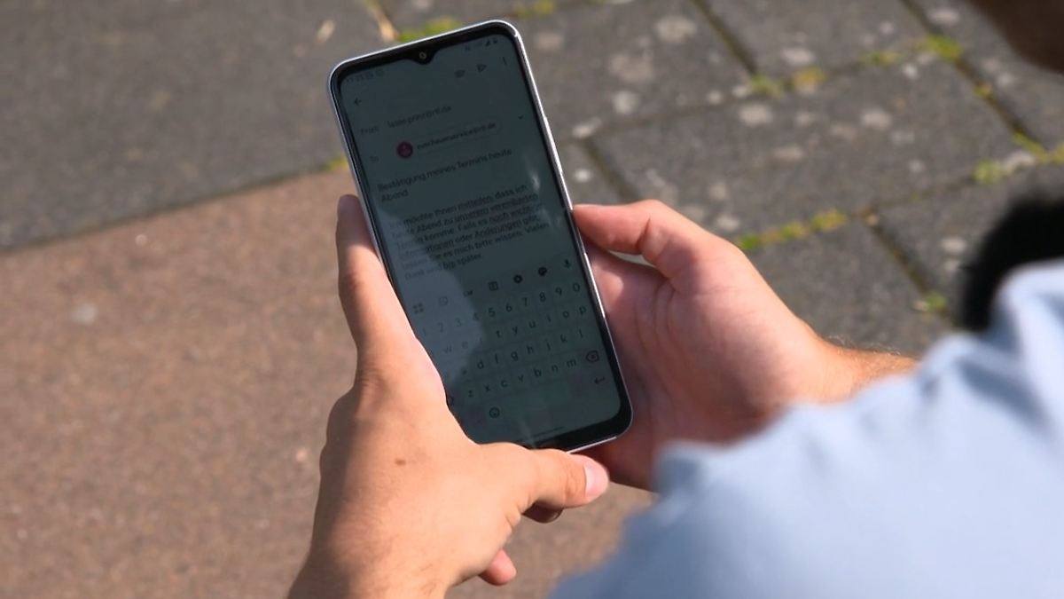 Gerät setzt auf Sprachbefehle: Telekom bietet KI-Phone für 149 Euro - n ...