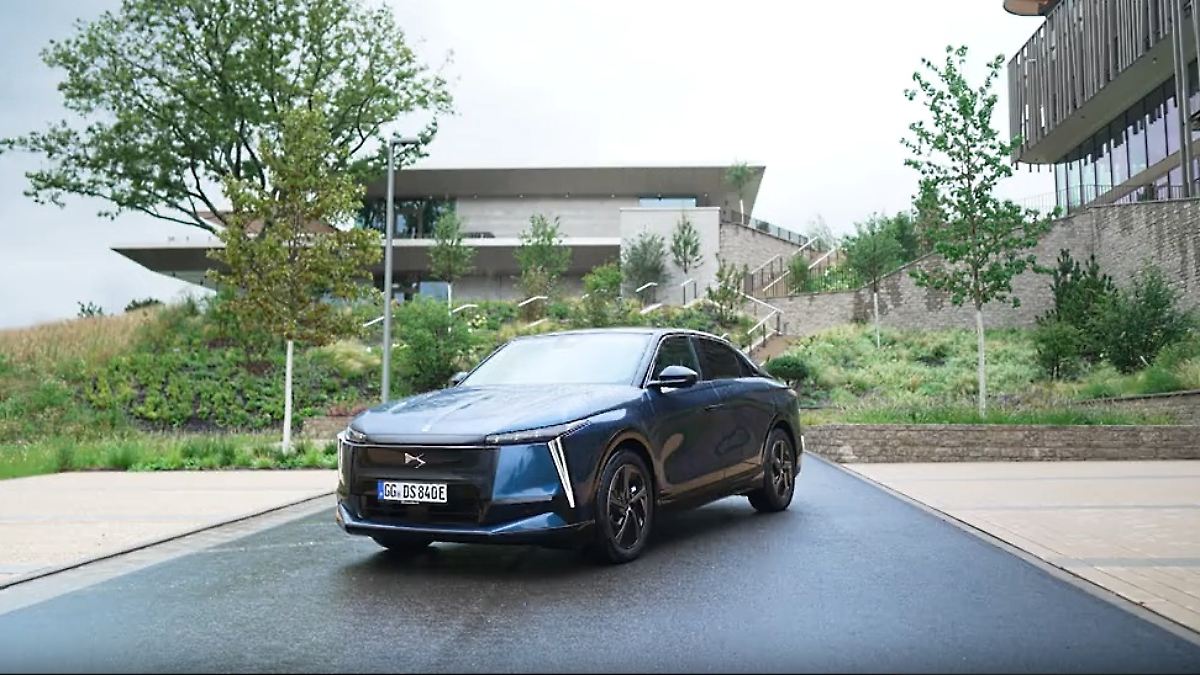 Plastik-Schick stört Luxus-Feeling: Edel-E-Auto DS N°8 punktet mit gigantischer Reichweite - n-tv.de