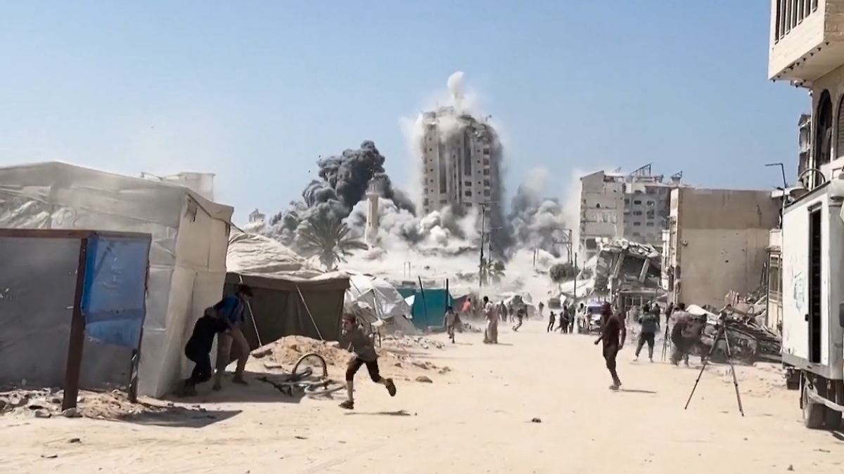 Muschtaha Tower in Trümmern: Israel sprengt Gaza-Hochhaus in die Luft ...