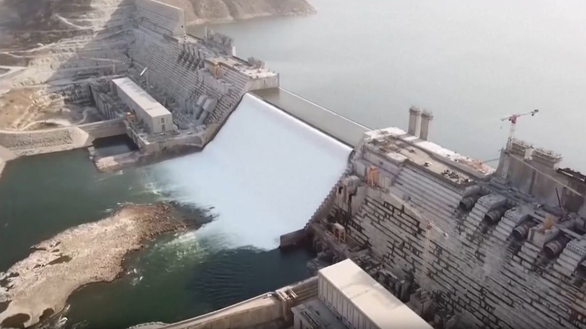 Wasser-Konflikt bahnt sich an: Kameraflug zeigt Mega-Staudamm am Nil - n-tv.de