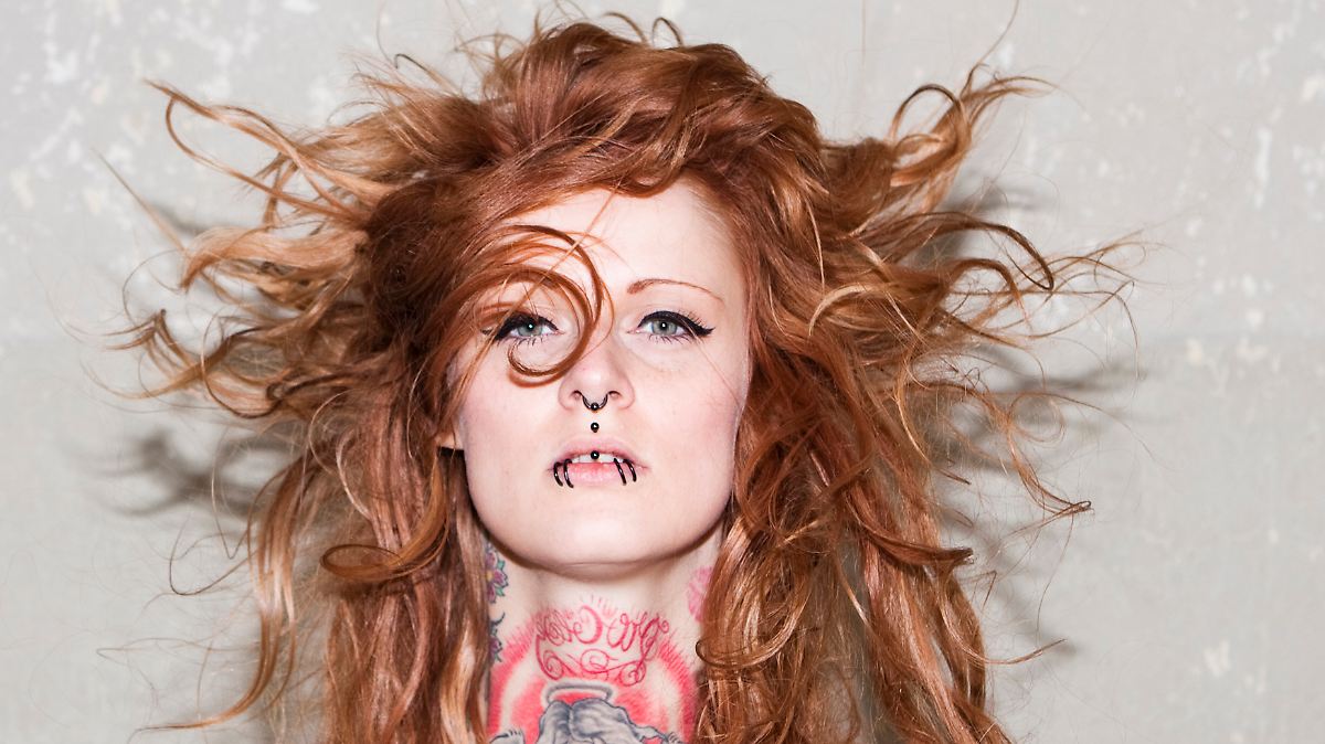 (K)eine Frage zu Tattoos: Interview mit Mittelfinger: Jennifer Rostock ...