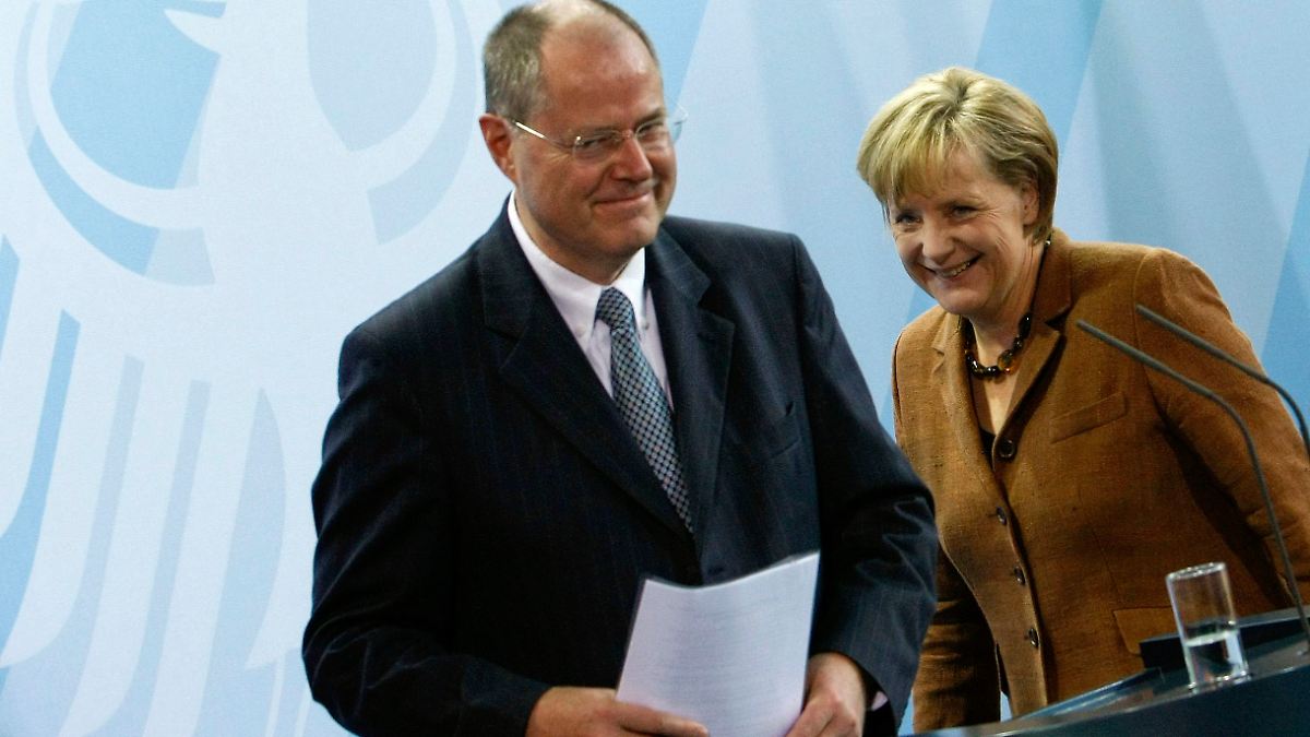 Krisen-Duo Merkel und Steinbrück: Vereint gegen Manöver - n-tv.de