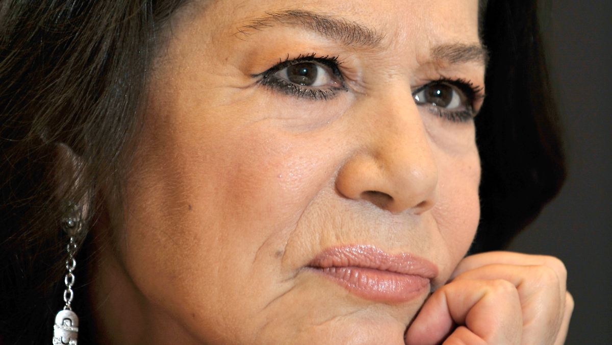 Intime Details in der Autobiographie: Elsner verklagt Wedel - n-tv.de