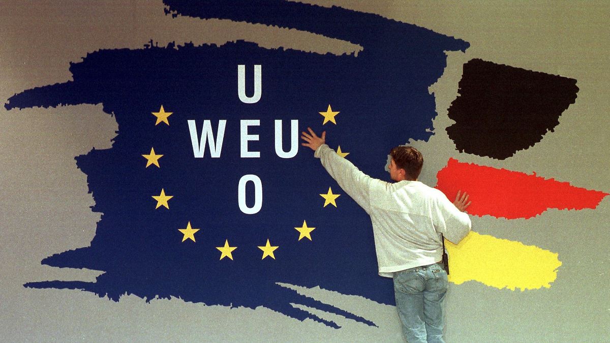 Relikt des Kalten Krieges: WEU-Militärbündnis aufgelöst - n-tv.de