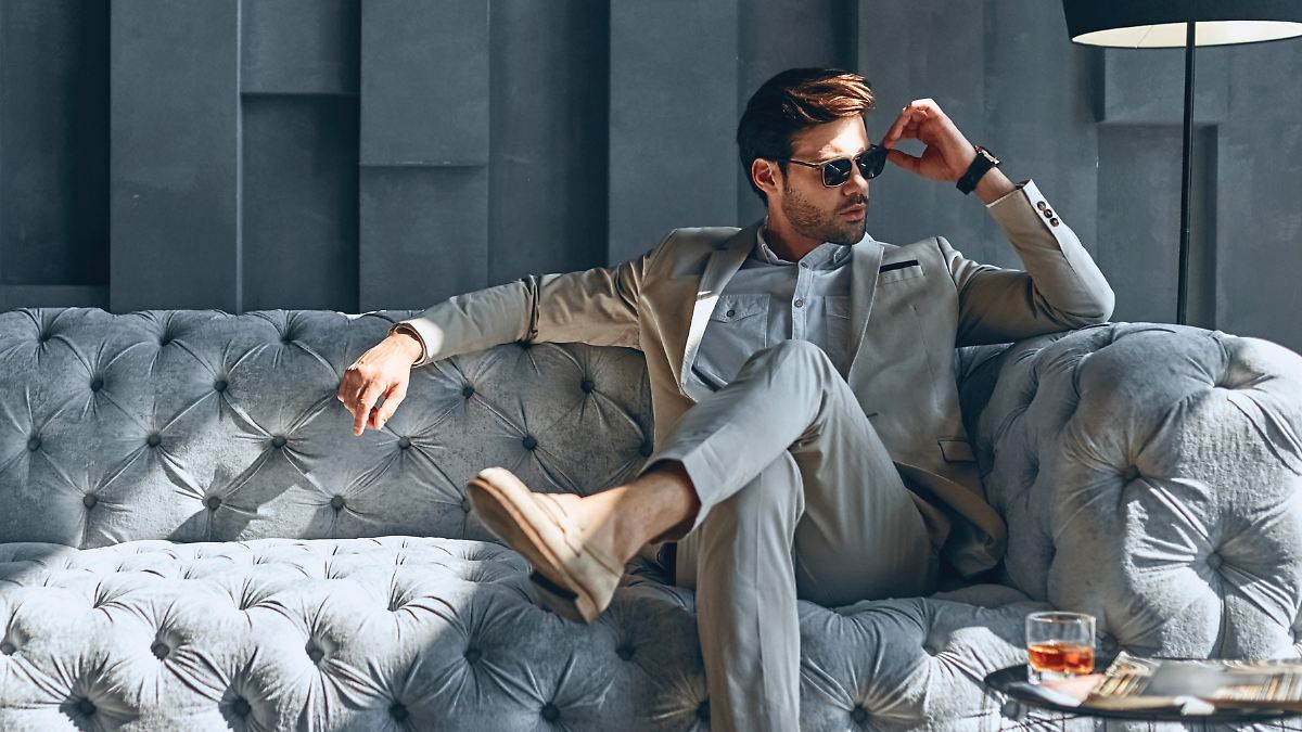 Anzug-Trends: Männer tragen ihr Sakko in diesen 3 Farben - n-tv.de